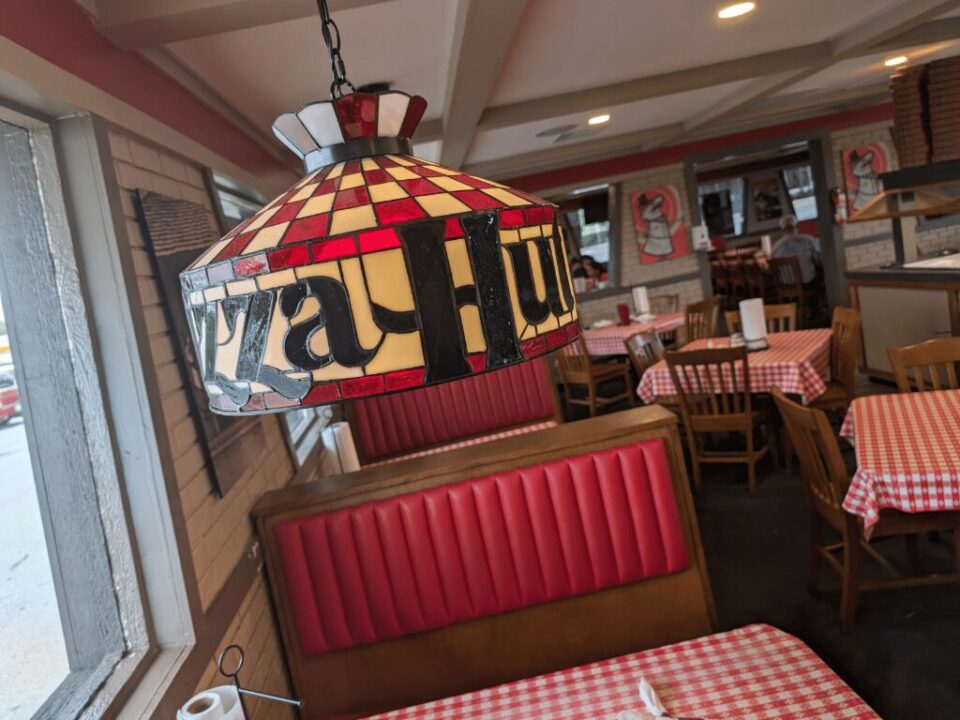 I visited a retro Pizza Hut Classic restaurant Beauty and the Beets